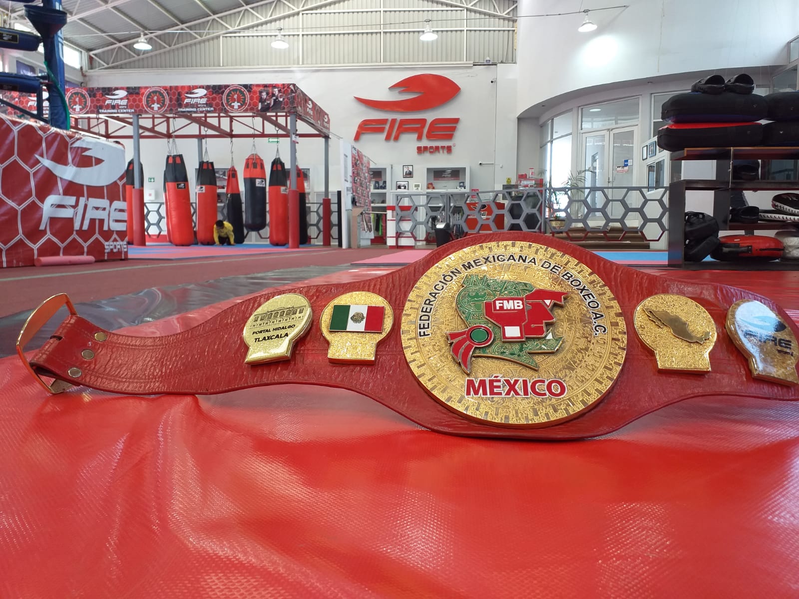 ESTE SERÁ EL CINTURÓN EMBLEMÁTICO PARA LOS GANADORES DEL CAMPEONATO ...